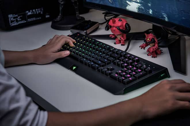 Bàn phím chơi game tốt nhất: Chọn Logitech, Razer hay Ducky?