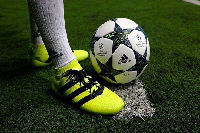 Giày đá bóng tốt loại nào bền nhất: Adidas, Akka hay Messi?